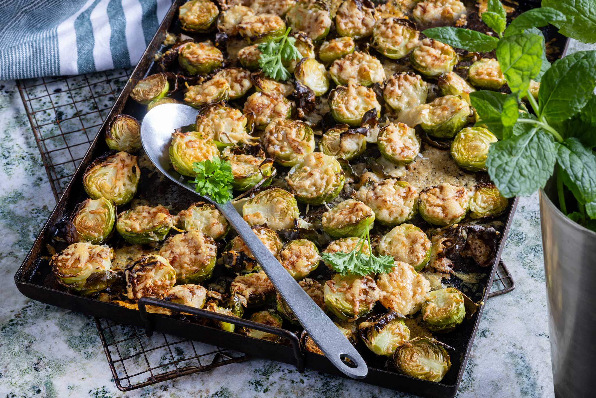 Rostad brysselkål med parmesan och vitlök | GB Foodservice